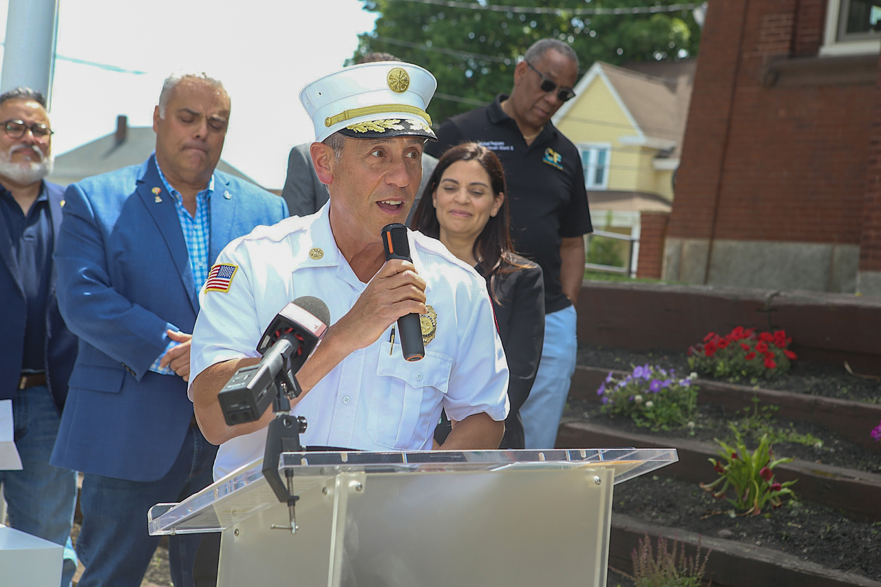 Cerimónia do içar da bandeira em Central Falls - Portuguese Times